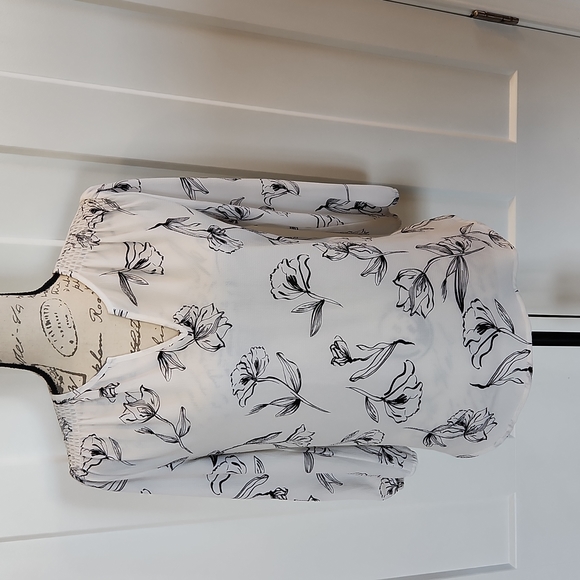 fun 2 fun | Tops | Fun 2 Fun White Floral Shirt | Poshmark